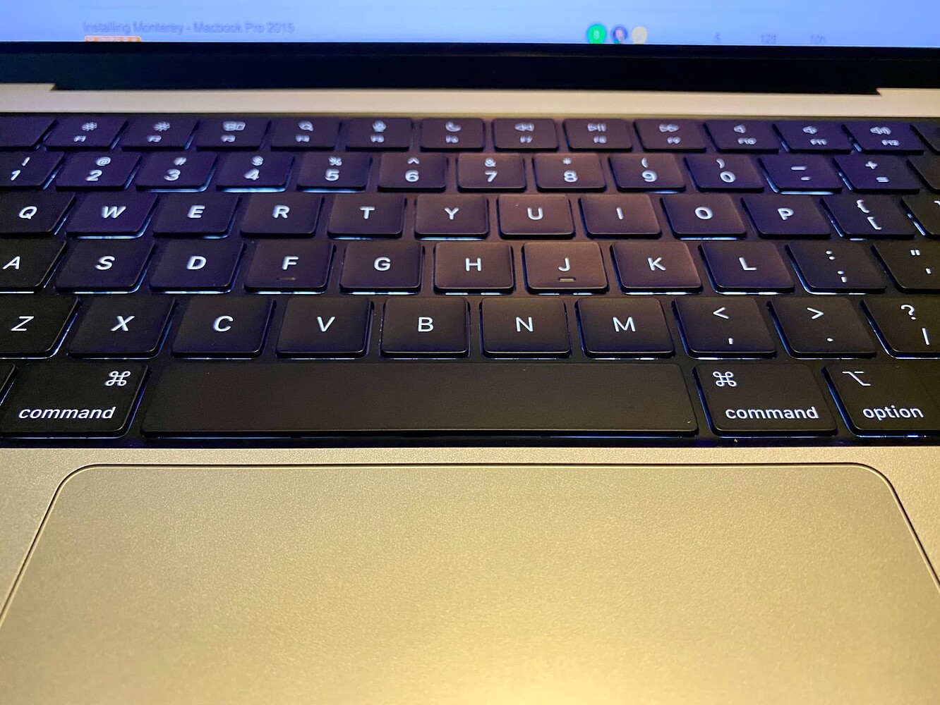 New MBP M1 Pro keyboard backlighting - uneven light leakage under keys ...